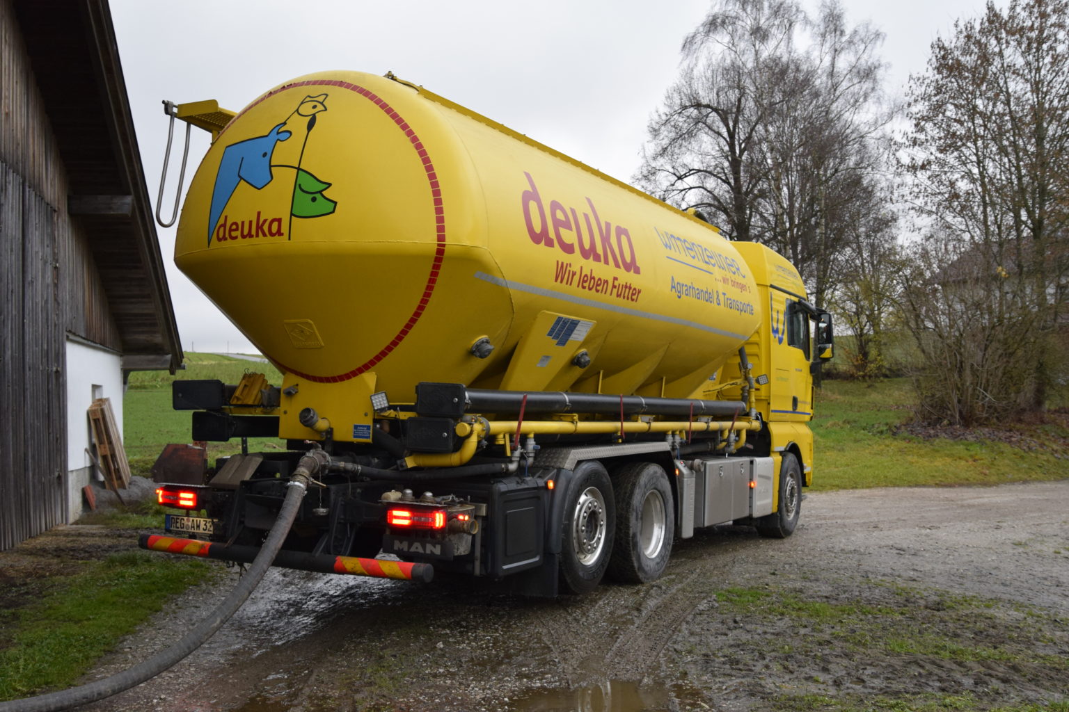 Anton Wittenzellner GmbH & Co. KG Ein Arbeitstag mit Andy im Silo-LKW